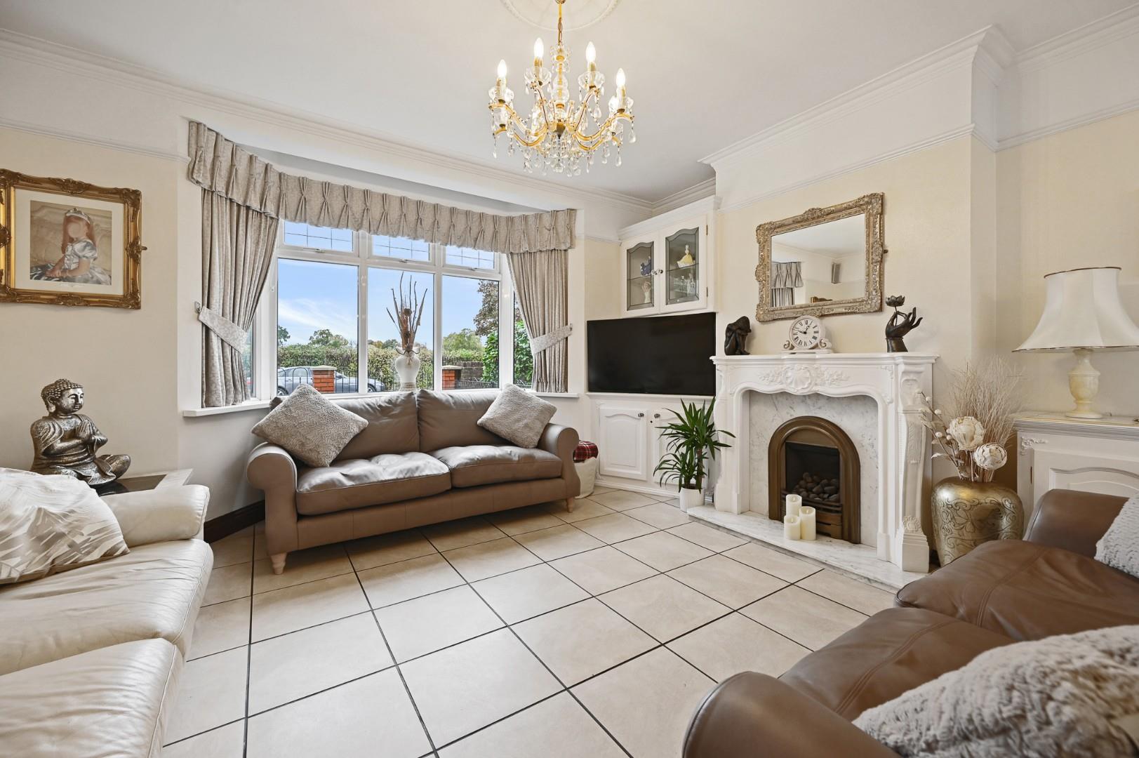 4 Bedroom House – Mid Terrace For Sale in Eastfields Road, Acton, W3 ...